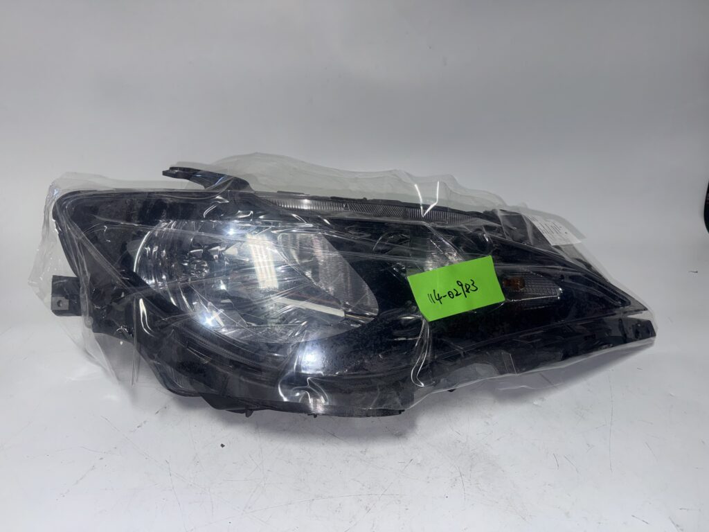 2017-2025 Chrysler Halogen Right Side Headlight Assembly OEM ...